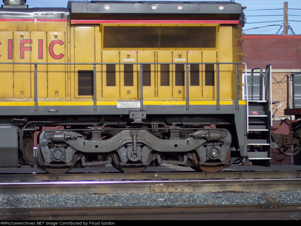 UP C40-8 C trucks